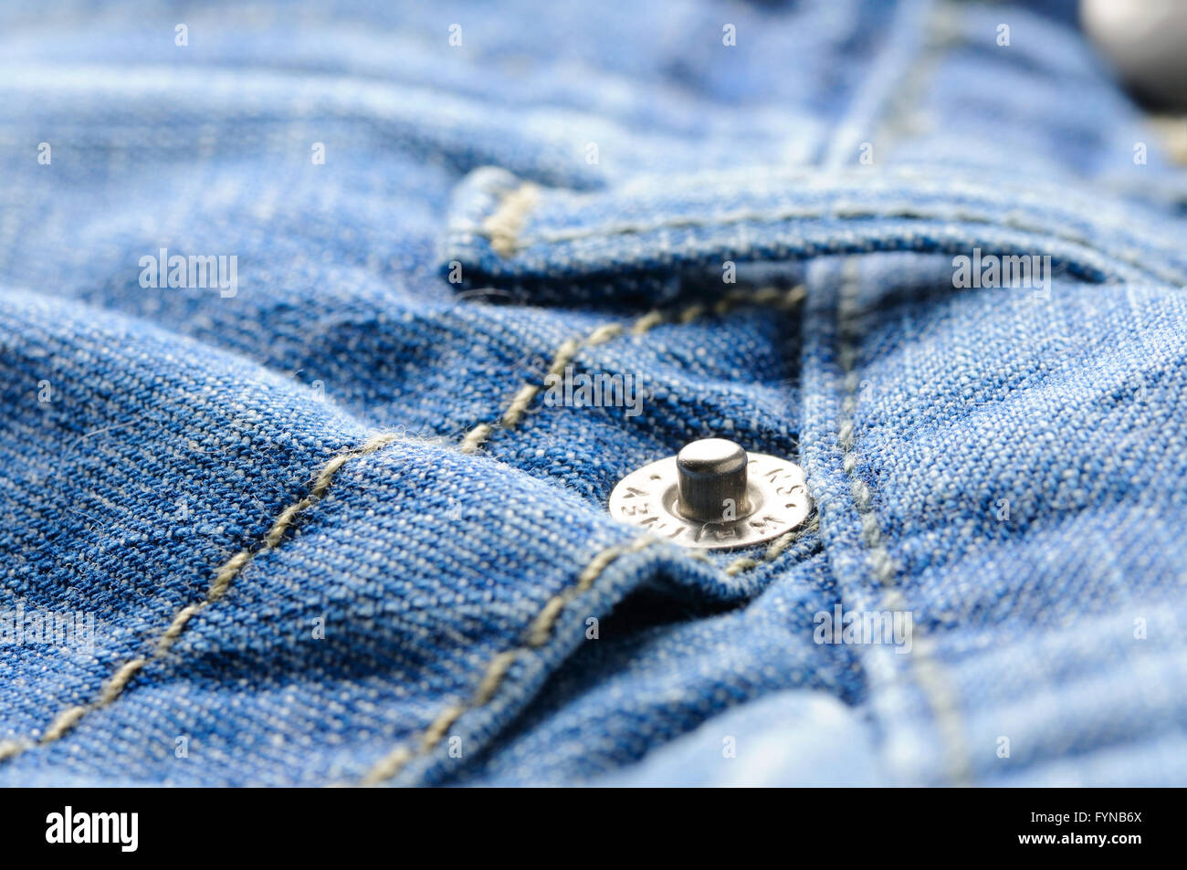 Tight blue jeans -Fotos und -Bildmaterial in hoher Auflösung – Alamy