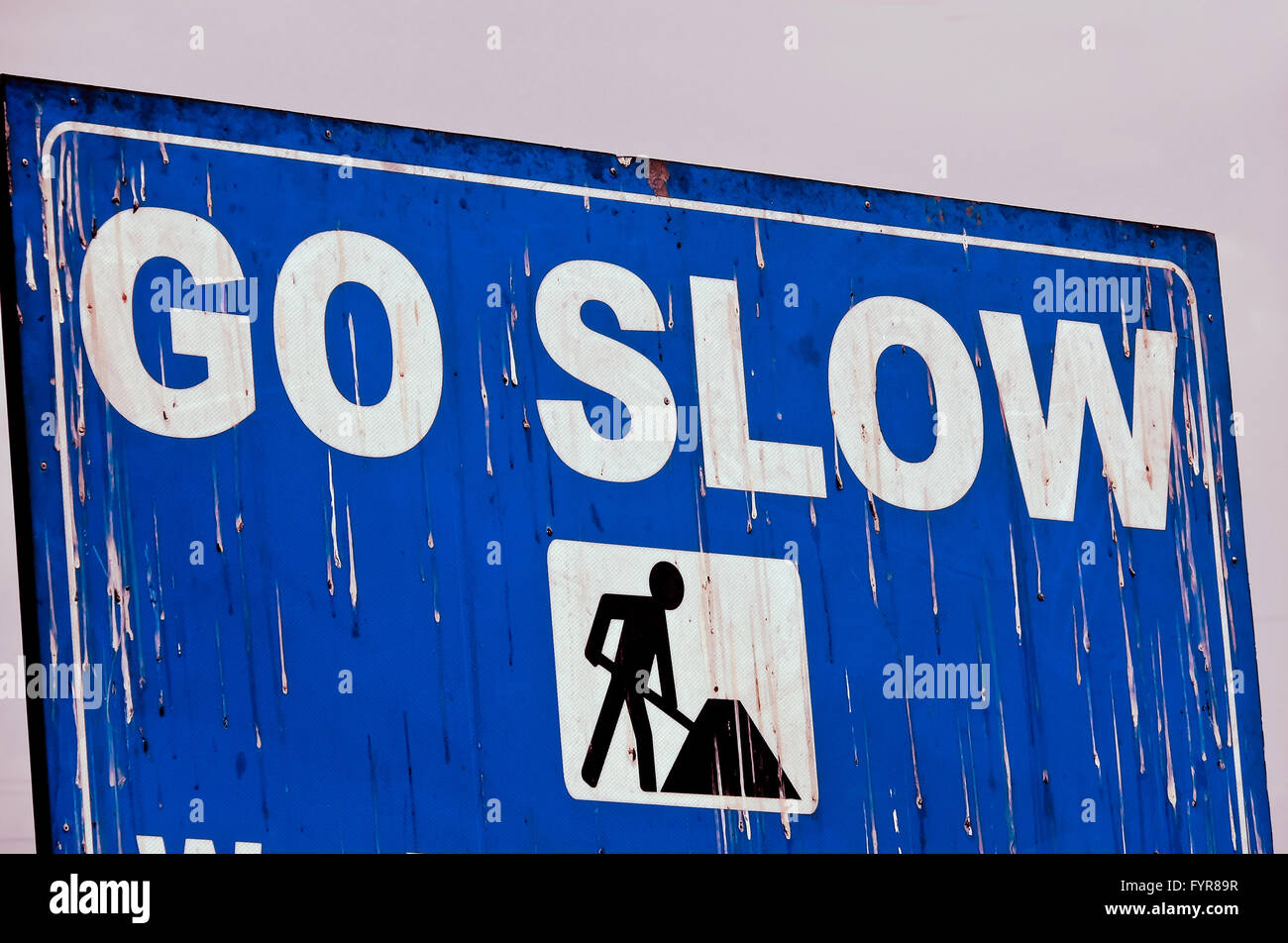 Geh Langsames Zeichen Stockfotos und -bilder Kaufen - Alamy