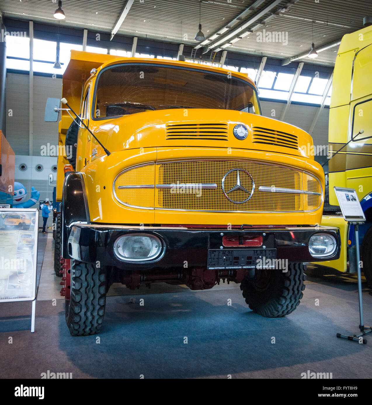 Schwere Lkw Mercedes-Benz LAK 2624 6 X 6 Mulde, 1974 Stockfotografie ...