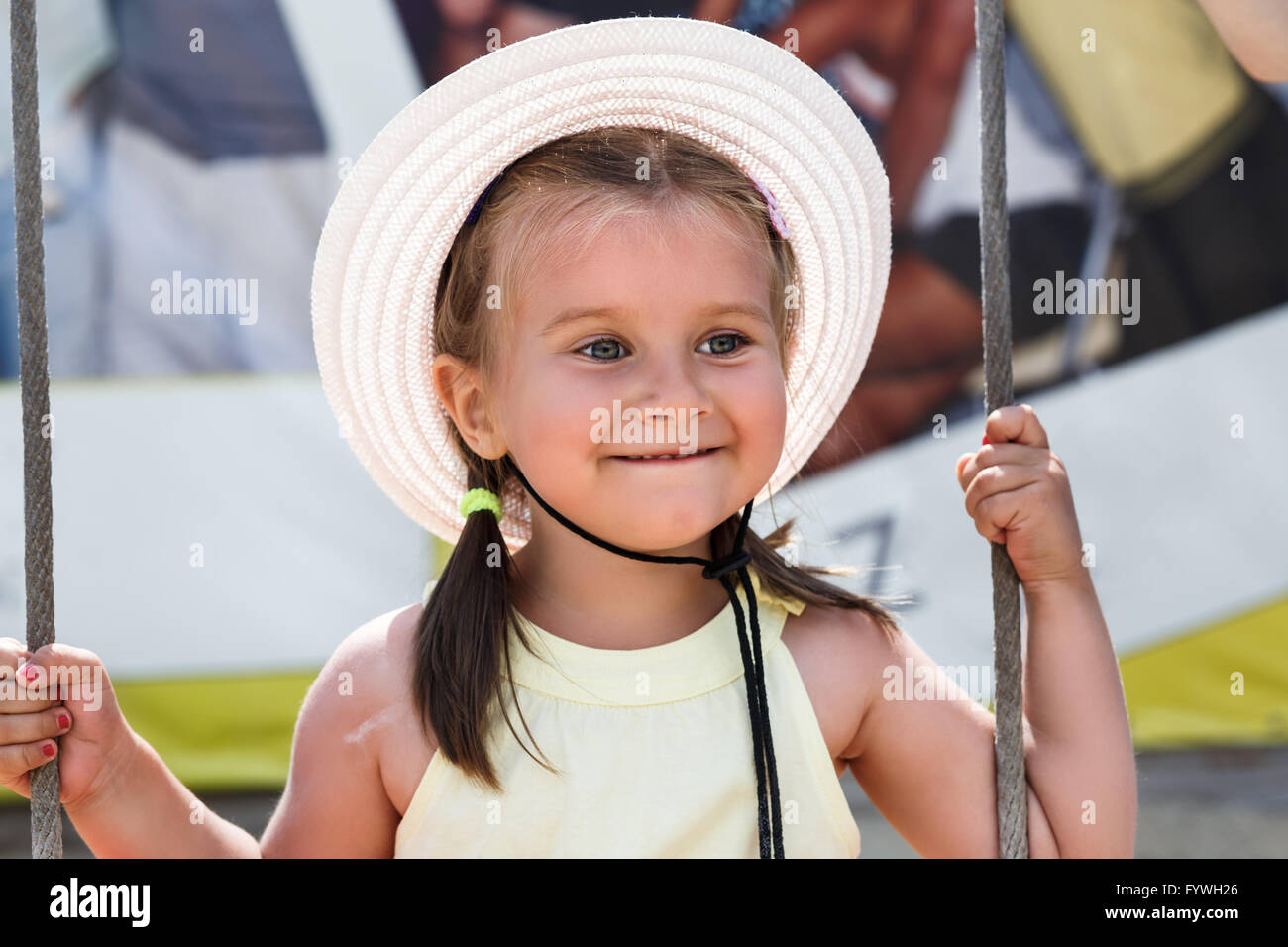 Kleines mädchen lächelnd -Fotos und -Bildmaterial in hoher Auflösung - Seite 2 - Alamy