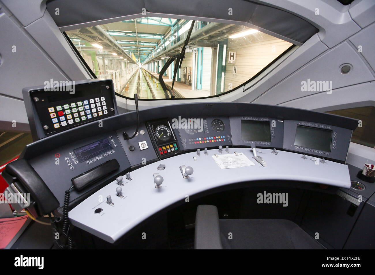 Hamburg, Deutschland. 26. April 2016. Blick auf das Cockpit ein ...