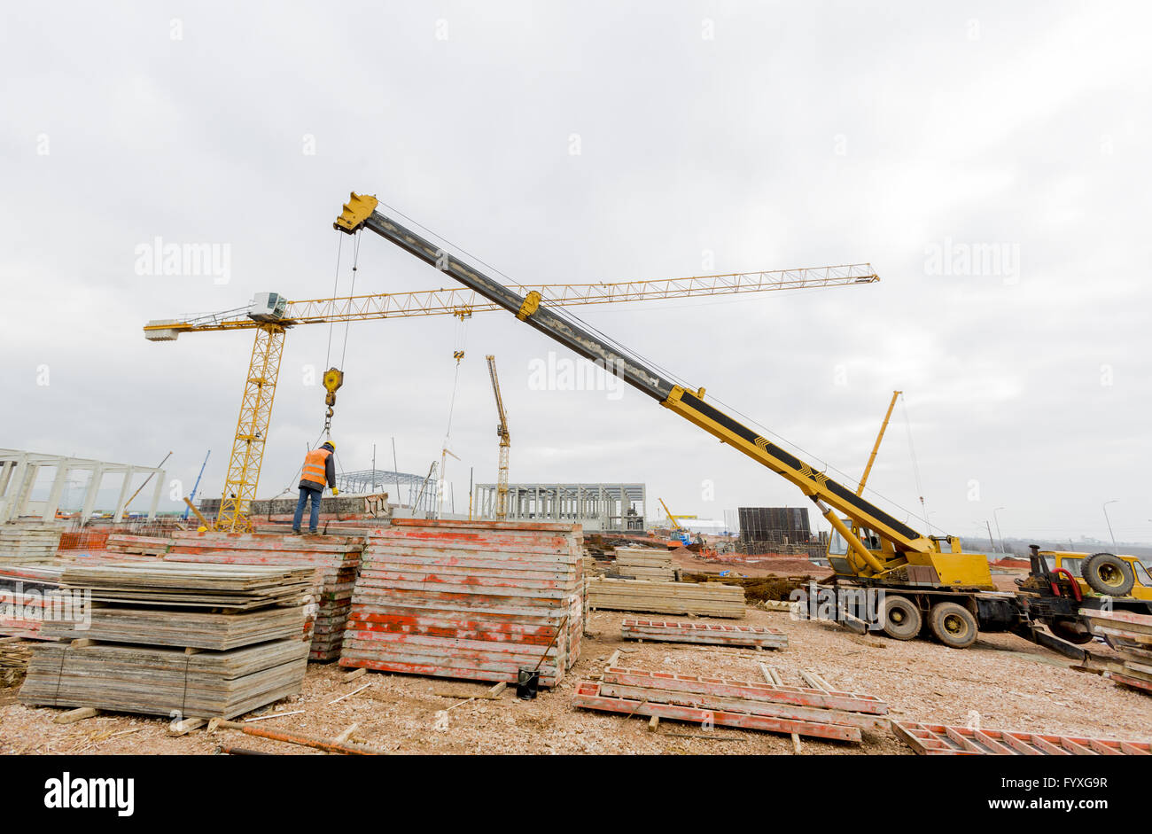 Mit abfallmaterial gebaut -Fotos und -Bildmaterial in hoher Auflösung ...