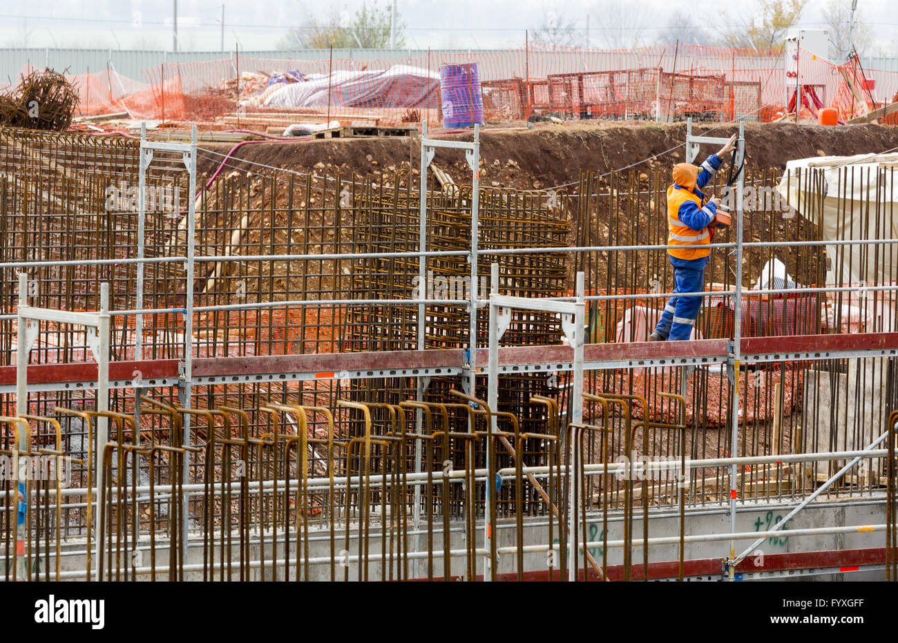 Mit abfallmaterial gebaut -Fotos und -Bildmaterial in hoher Auflösung ...