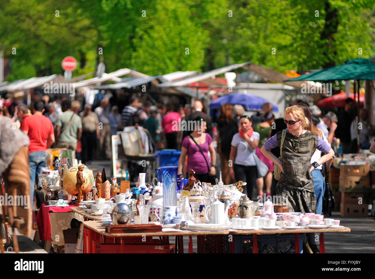 Flohmarkt fotos -Fotos und -Bildmaterial in hoher Auflösung – Alamy