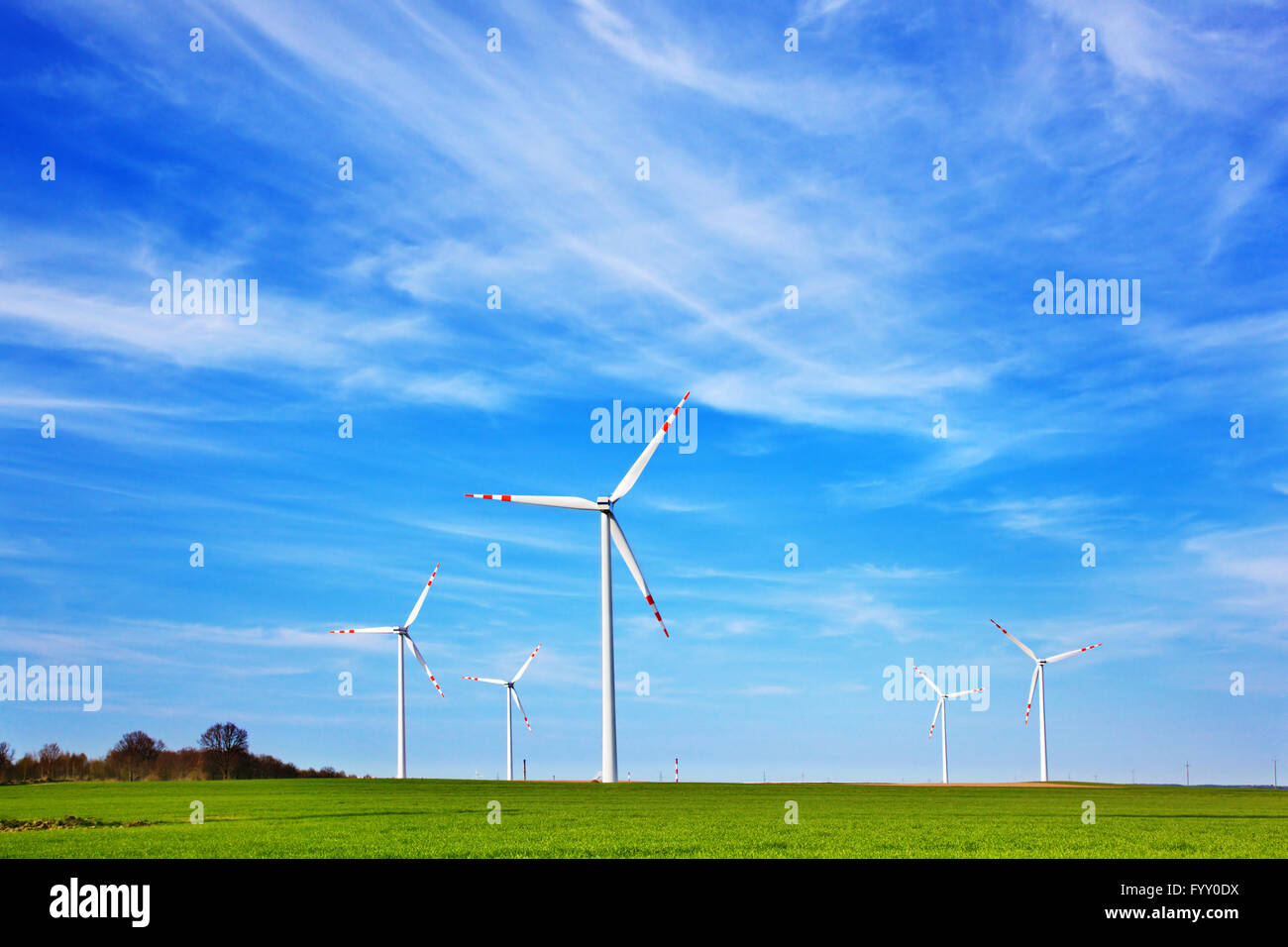 Windpark mit windkraftanlagen -Fotos und -Bildmaterial in hoher ...