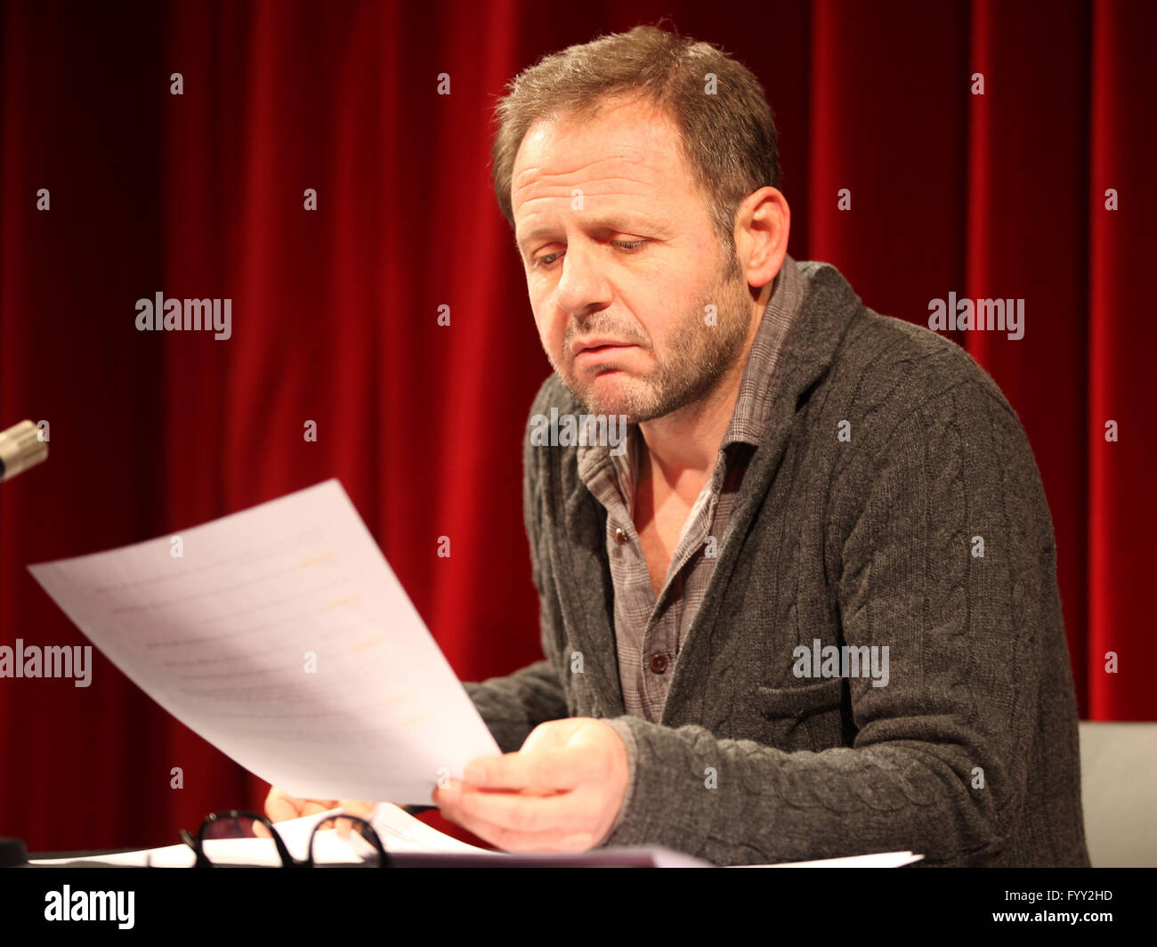 Samuel finzi -Fotos und -Bildmaterial in hoher Auflösung – Alamy