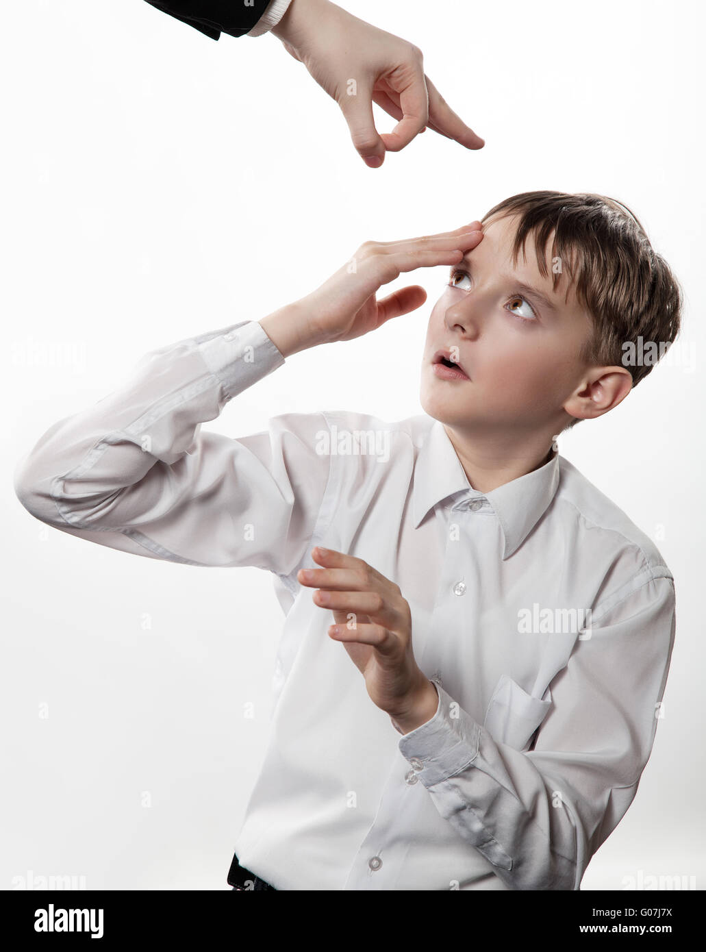 Junge reibt -Fotos und -Bildmaterial in hoher Auflösung – Alamy