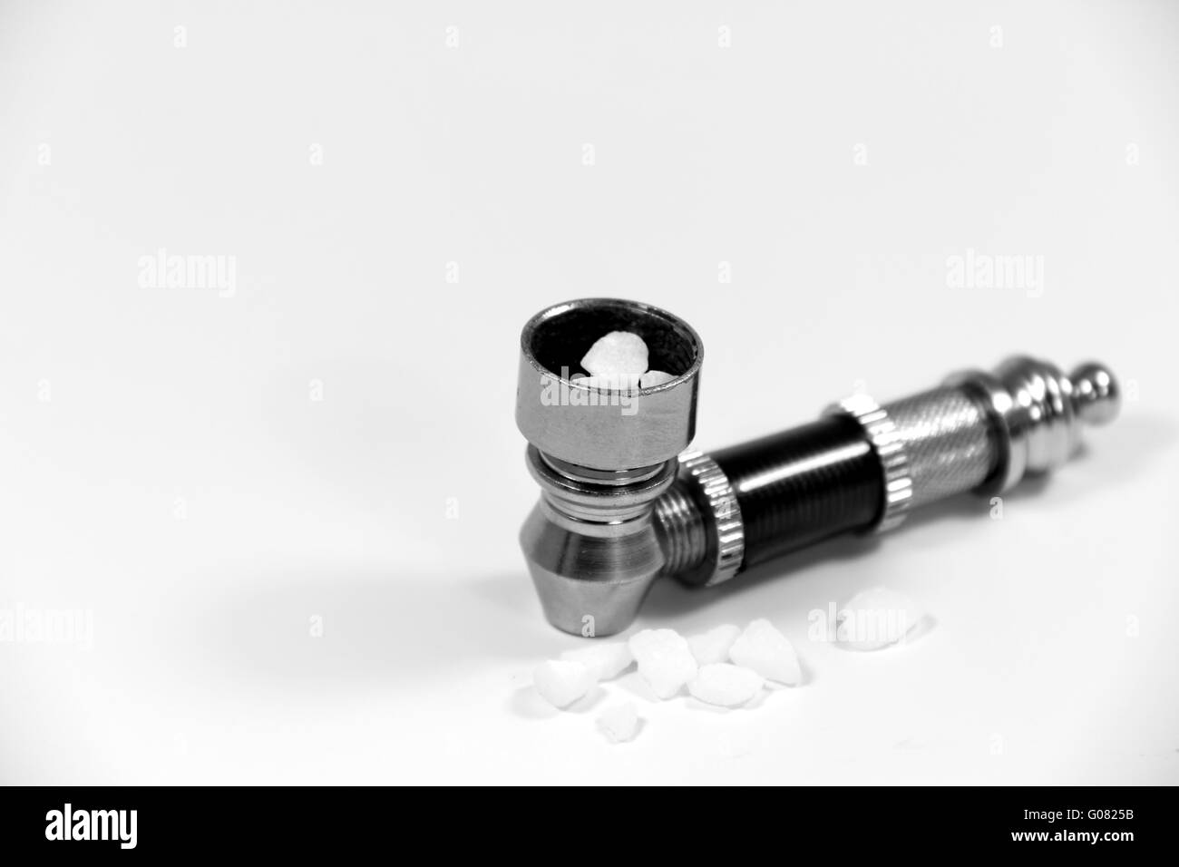 Cocaine crack [crack pipe] -Fotos und -Bildmaterial in hoher Auflösung ...