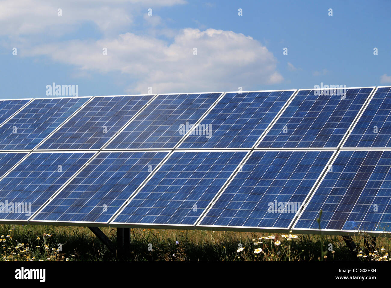 Photovoltaik anlage erneuerbar -Fotos und -Bildmaterial in hoher Auflösung – Alamy