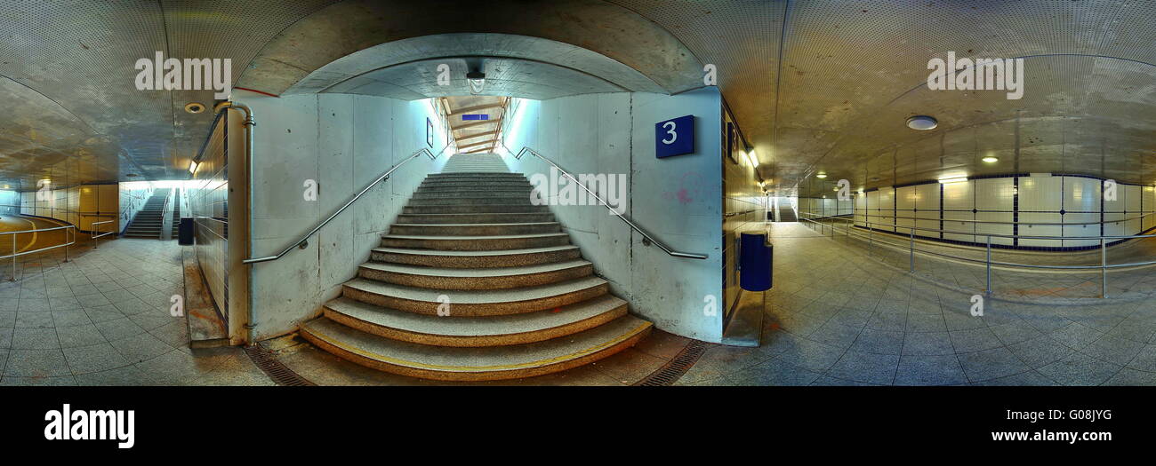 Bahnhofsunterführung mit Treppe zum Gleis 3 Stockfotografie - Alamy