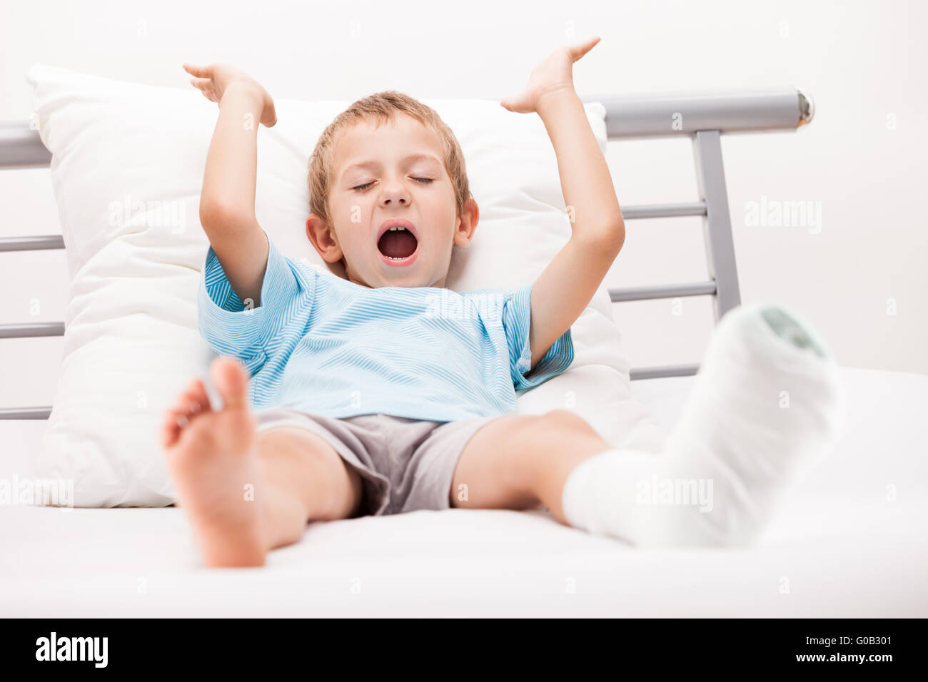 Gips bein kind -Fotos und -Bildmaterial in hoher Auflösung – Alamy