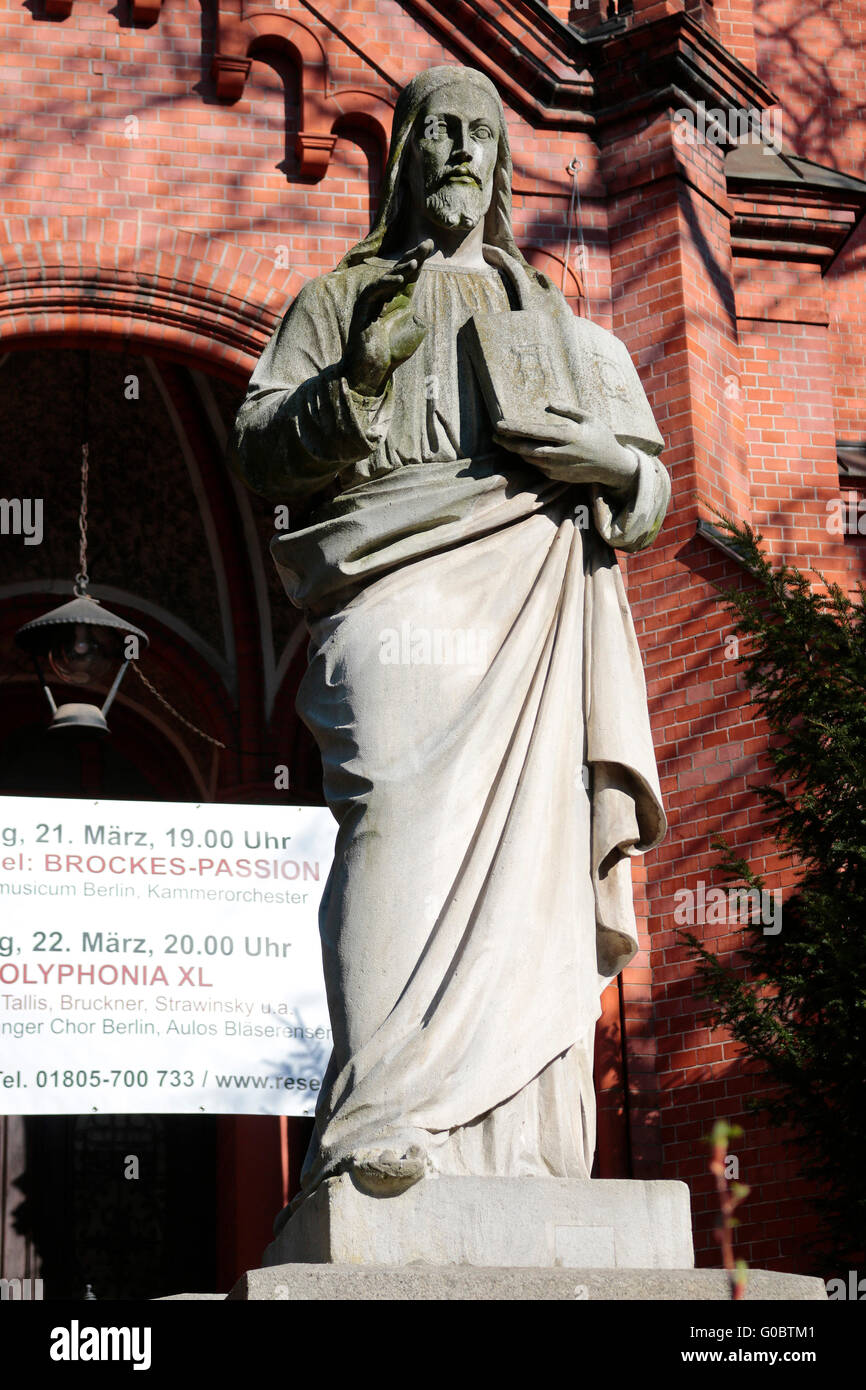Jesus Christus Figur Vor der Gethsemanekirche, Berlin-Prenzlauer Berg ...