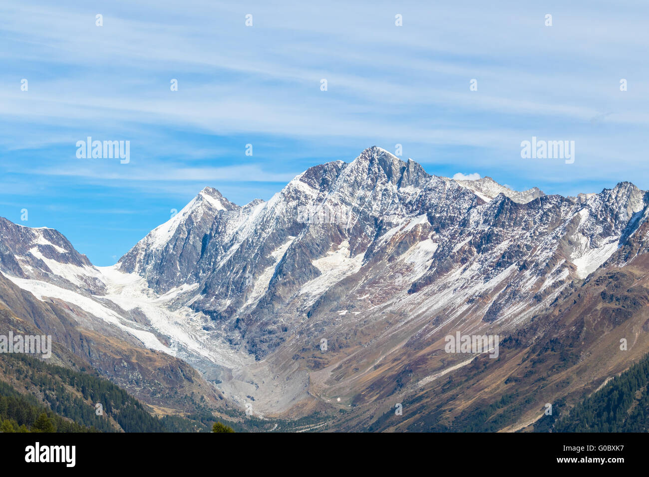 Atemberaubende Aussicht auf die Gipfel Breithorn über das Lötschental ...