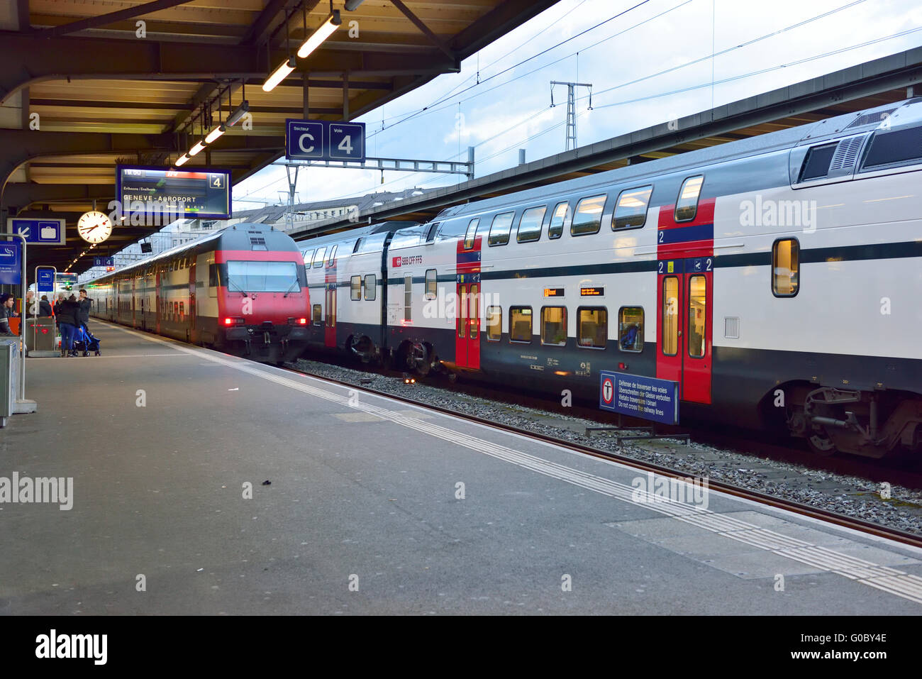 Doppelstock zug -Fotos und -Bildmaterial in hoher Auflösung - Seite 2 ...