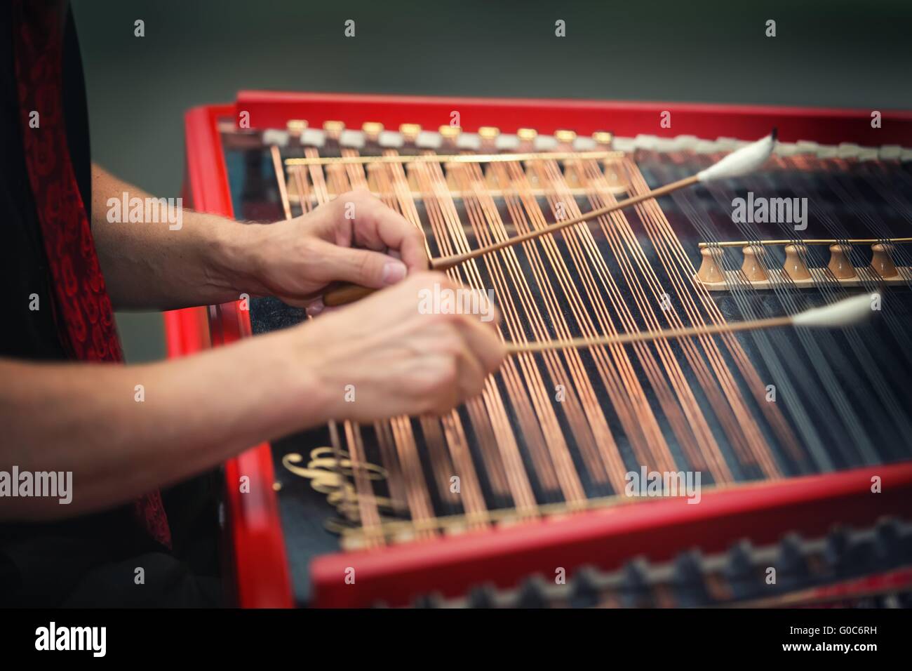 Musiker spielt hackbrett -Fotos und -Bildmaterial in hoher Auflösung ...