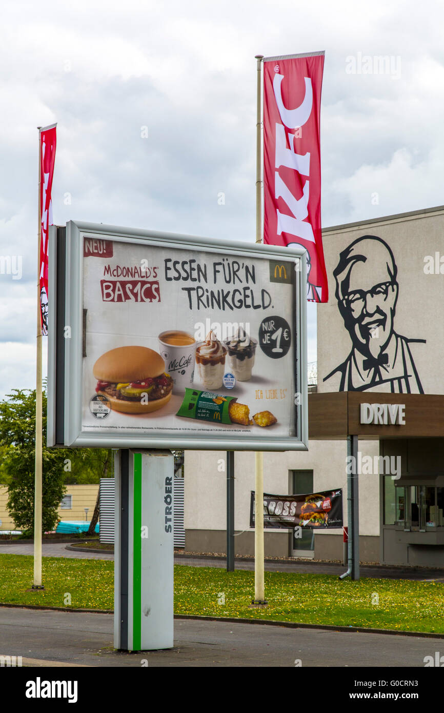 Mcdonalds werbung plakat plakatwand -Fotos und -Bildmaterial in hoher ...