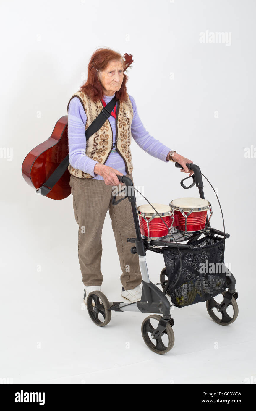 Old lady rollator -Fotos und -Bildmaterial in hoher Auflösung – Alamy