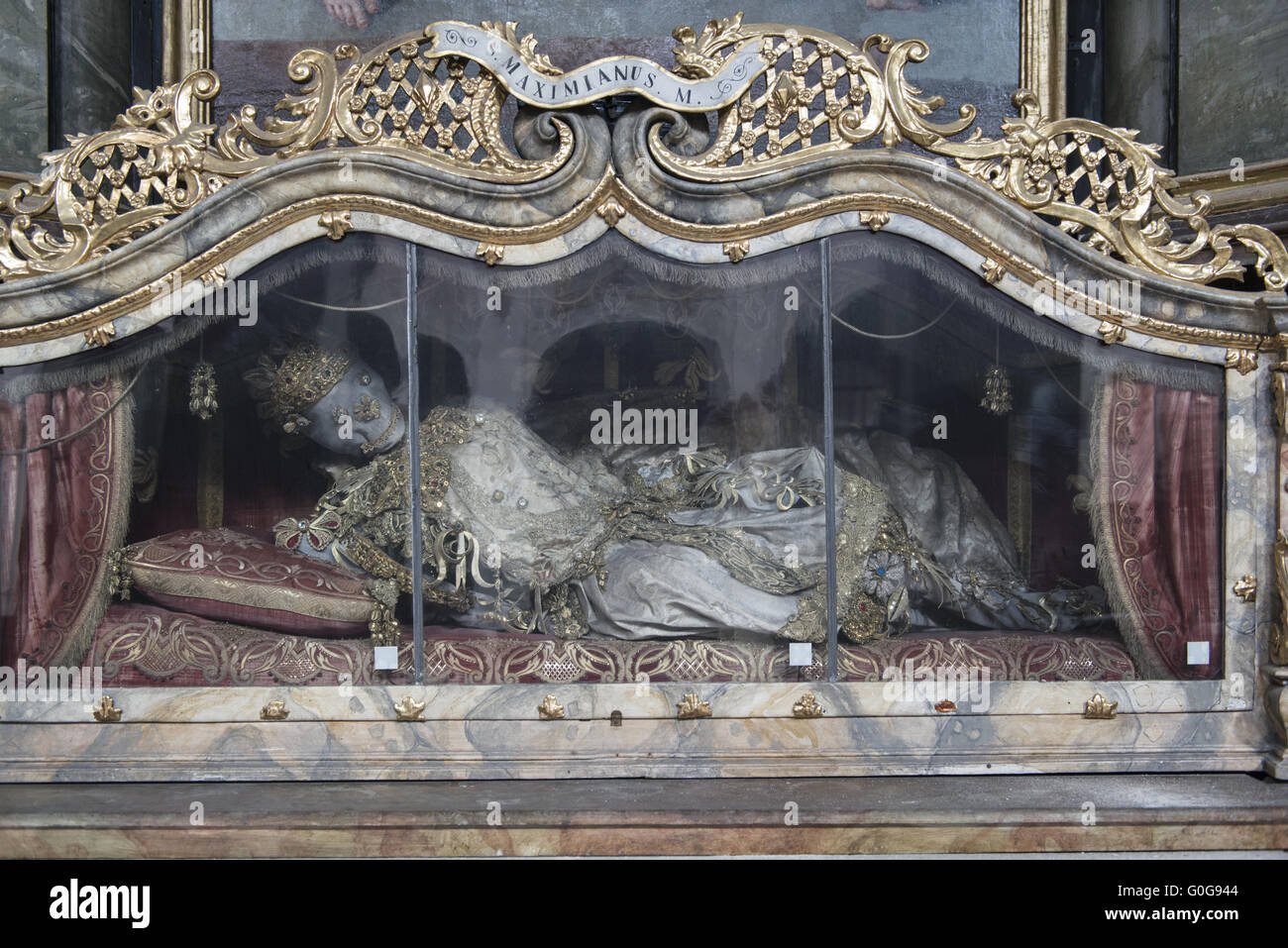 Relikt in der Kirche des Klosters St. Emmeram Stockfotografie - Alamy