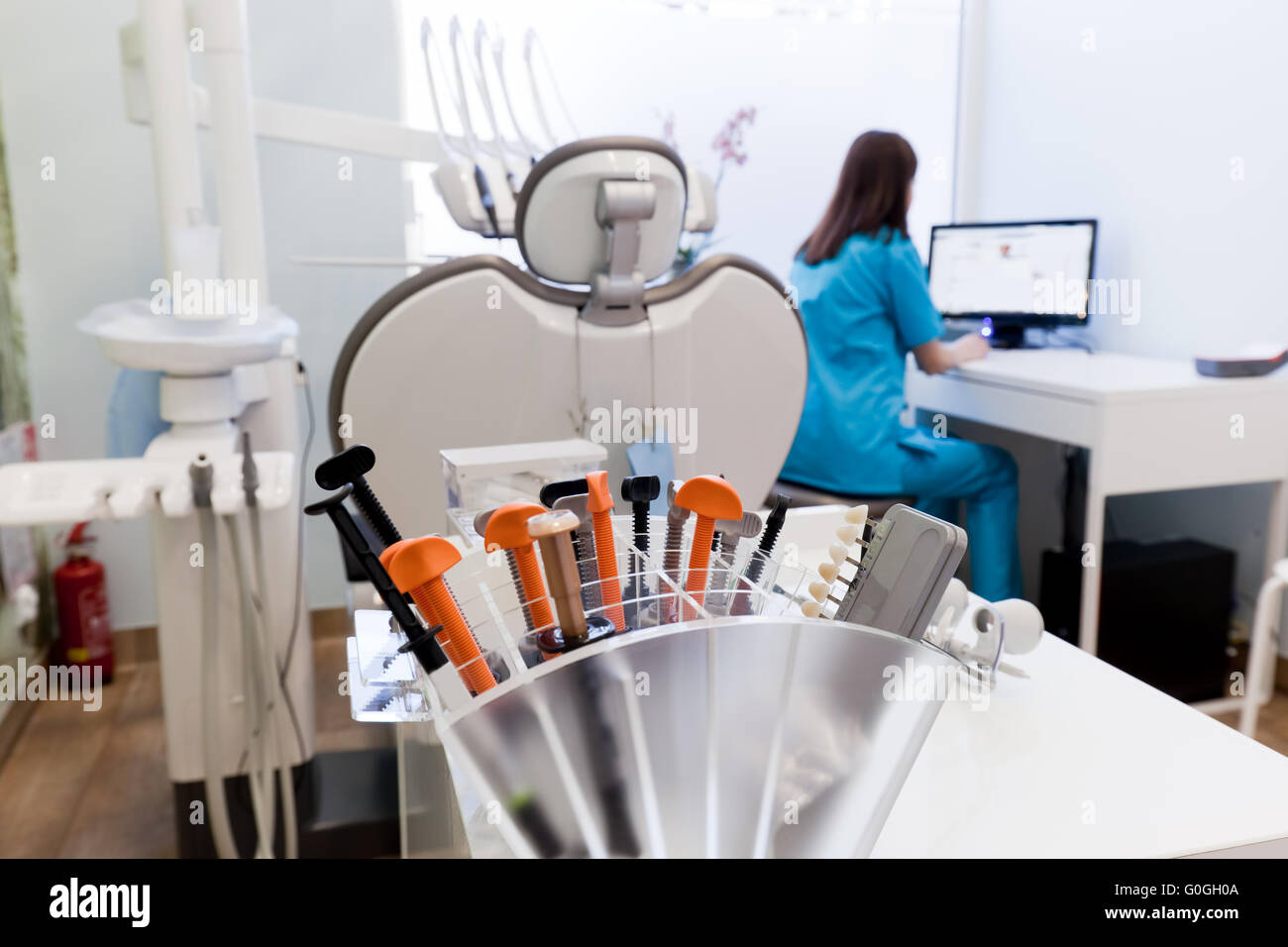 Geräte und Dentale Instrumente in Zahnarztpraxis. Zahnarzt bei der ...