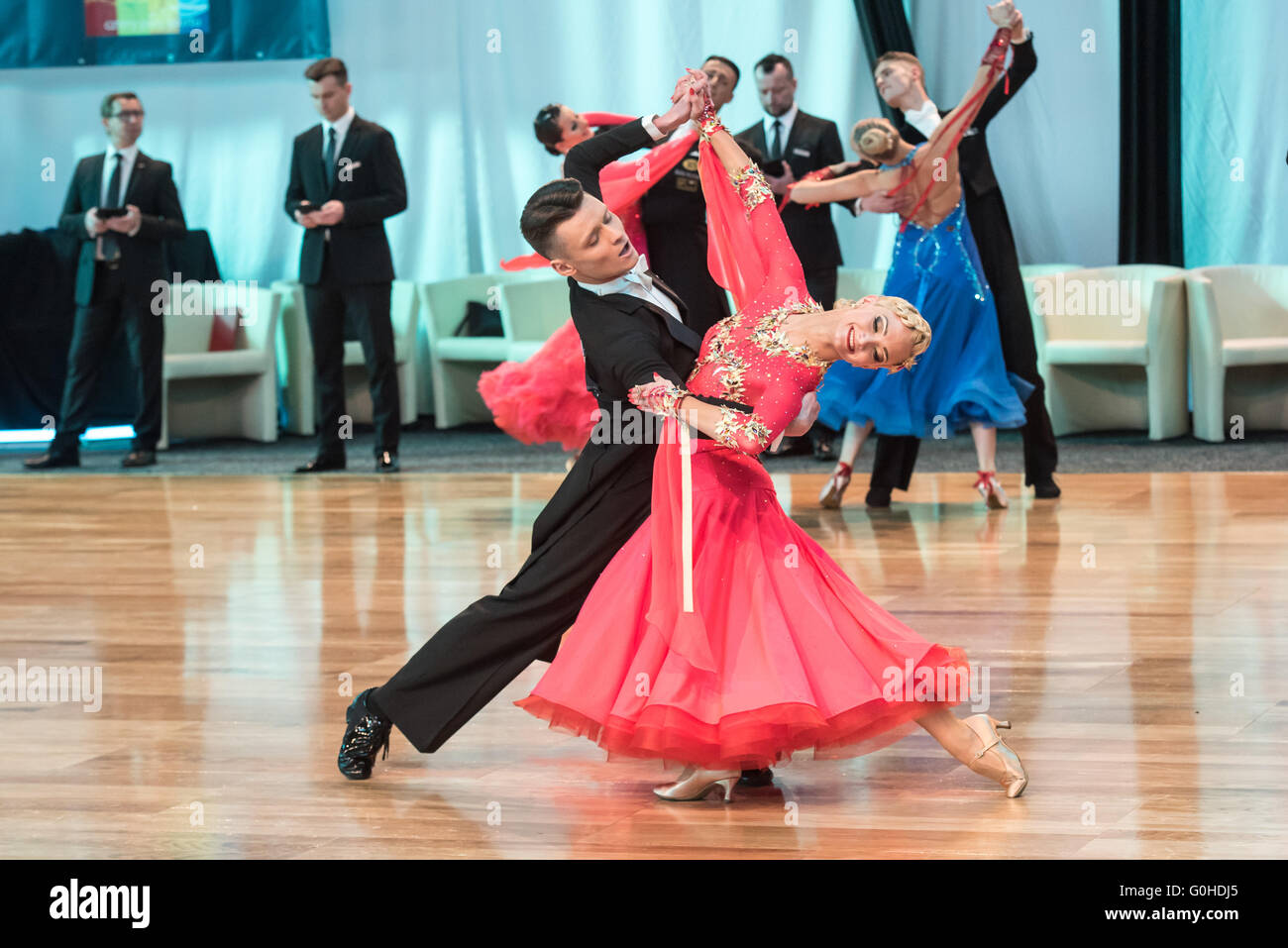Wettbewerber langsam tanzen Walzer oder tango Stockfotografie - Alamy