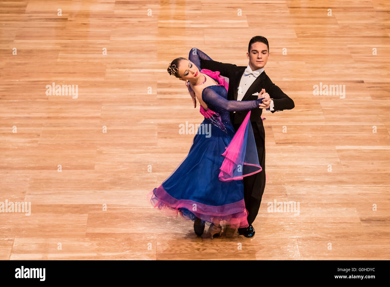 Wettbewerber langsam tanzen Walzer oder tango Stockfotografie - Alamy