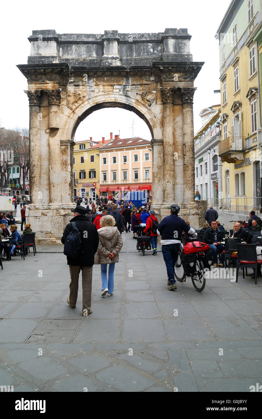 Pula, Istrien, Kroatien. Triumphbogen der Sergier ist eine antike ...