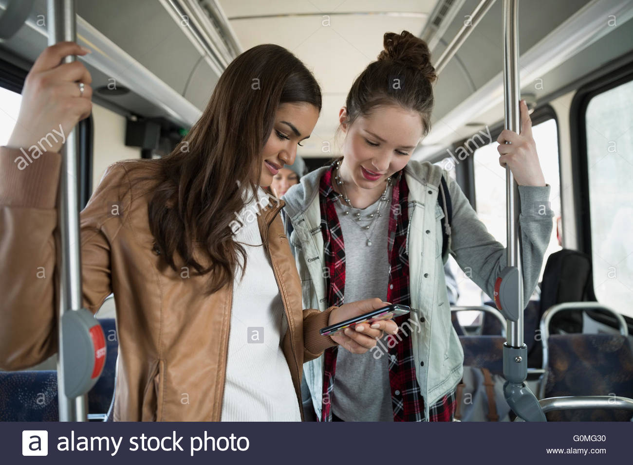 Im bus stehen -Fotos und -Bildmaterial in hoher Auflösung – Alamy