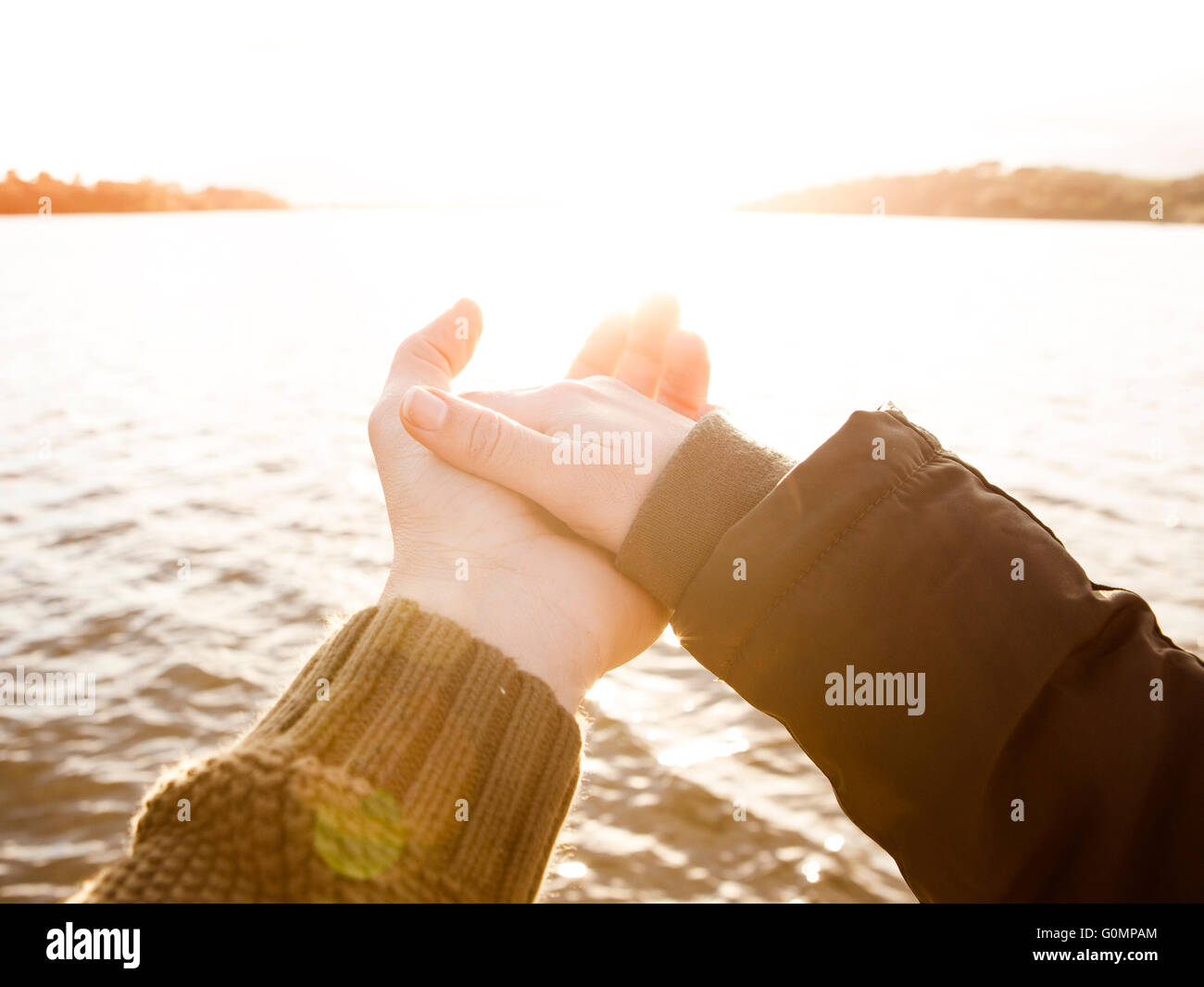 Gebende hände -Fotos und -Bildmaterial in hoher Auflösung – Alamy