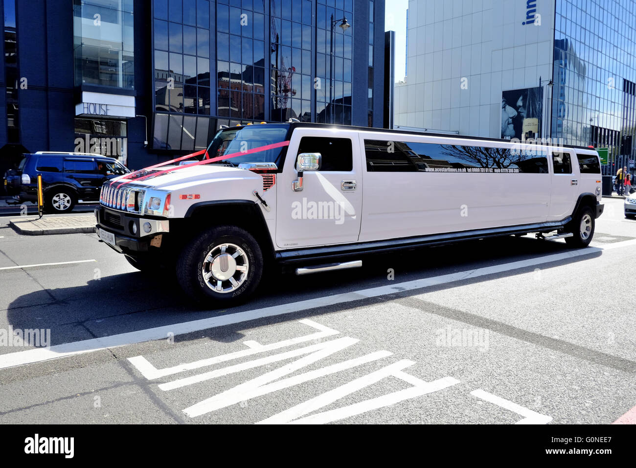 Hummer party auto -Fotos und -Bildmaterial in hoher Auflösung – Alamy