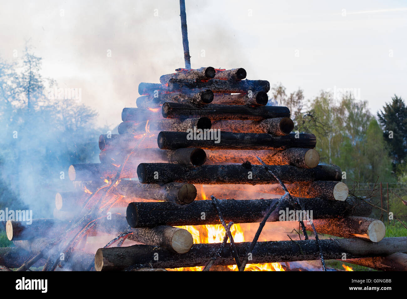 Hexen Auf Dem Scheiterhaufen Stockfotos und -bilder Kaufen - Alamy