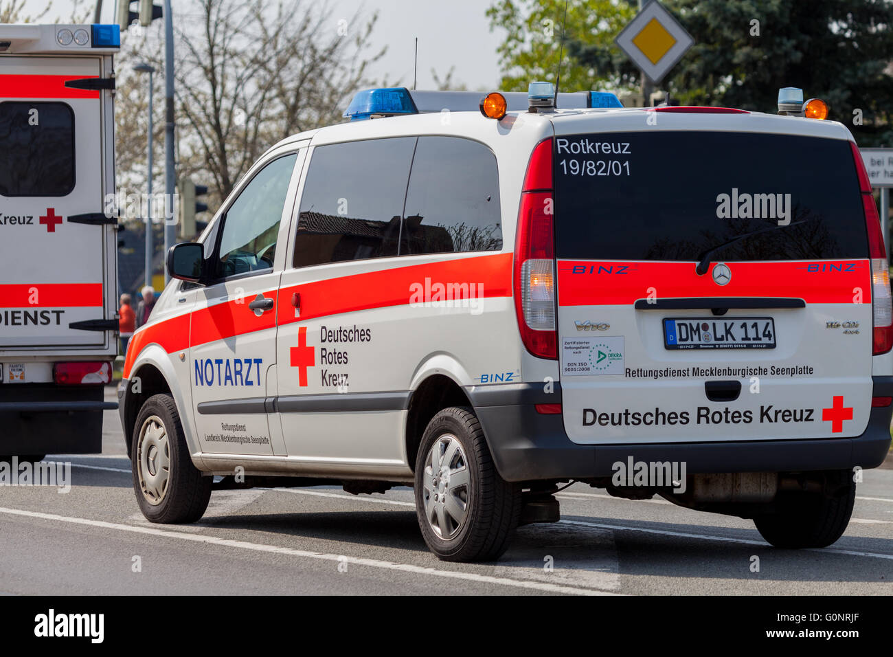 Mercedes benz notarztwagen -Fotos und -Bildmaterial in hoher Auflösung ...