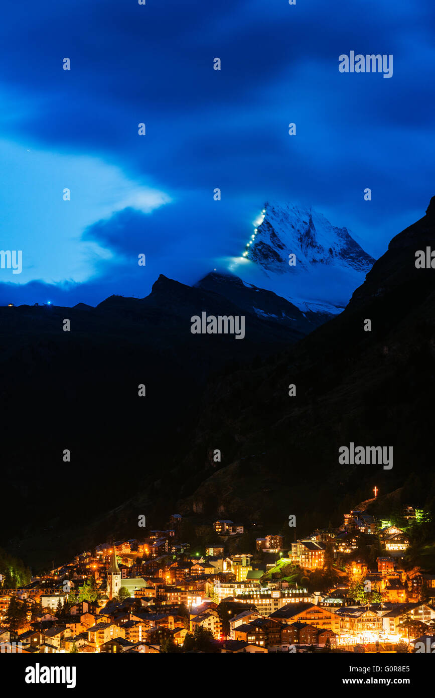 Europa, Schweiz, Wallis, Zermatt, Matterhorn (4478m), Beleuchtung zu ...