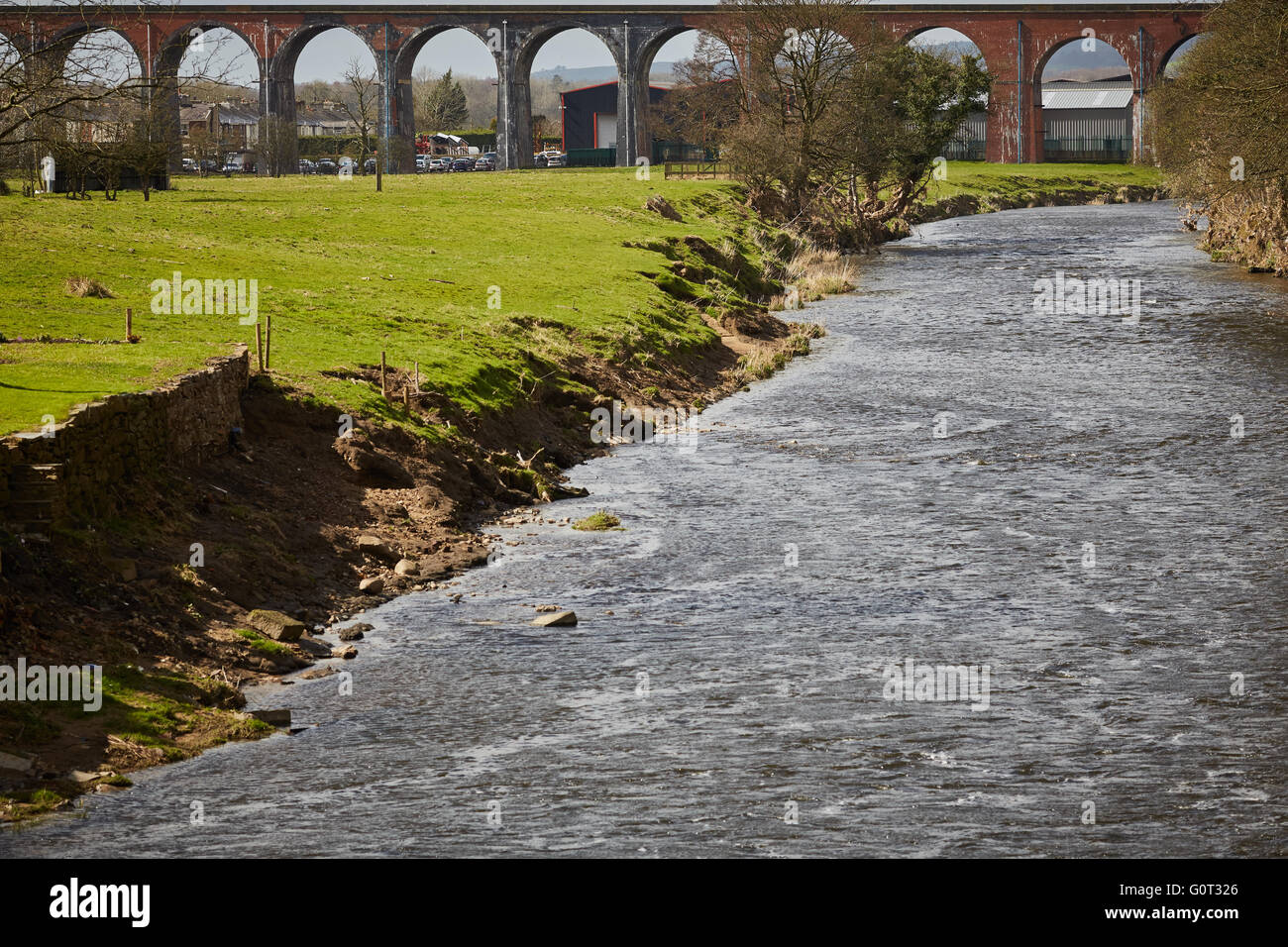 Calder valley line -Fotos und -Bildmaterial in hoher Auflösung – Alamy
