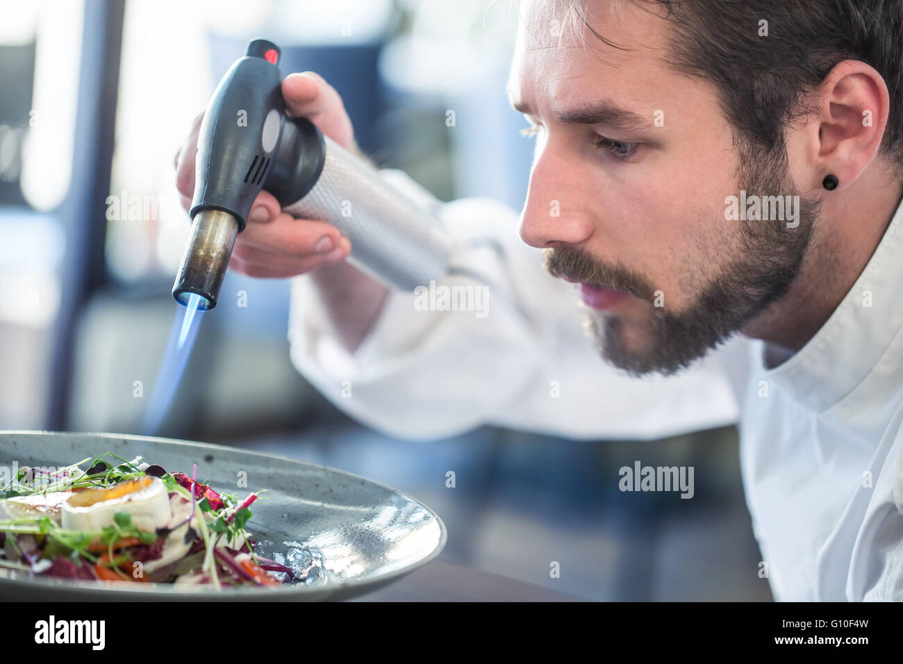Gericht Vorbereiten Stockfotos und -bilder Kaufen - Alamy