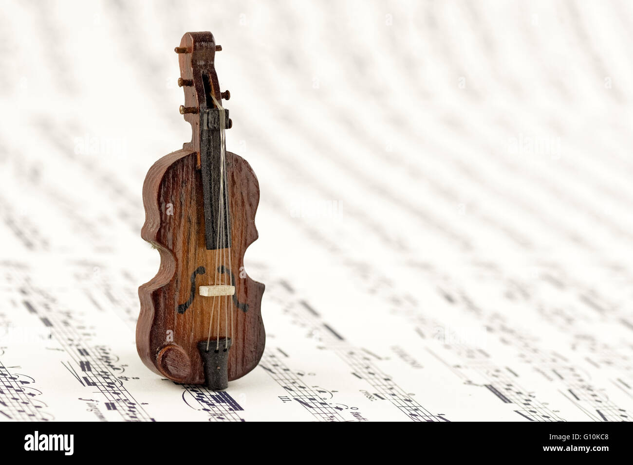 Bratsche instrument -Fotos und -Bildmaterial in hoher Auflösung – Alamy