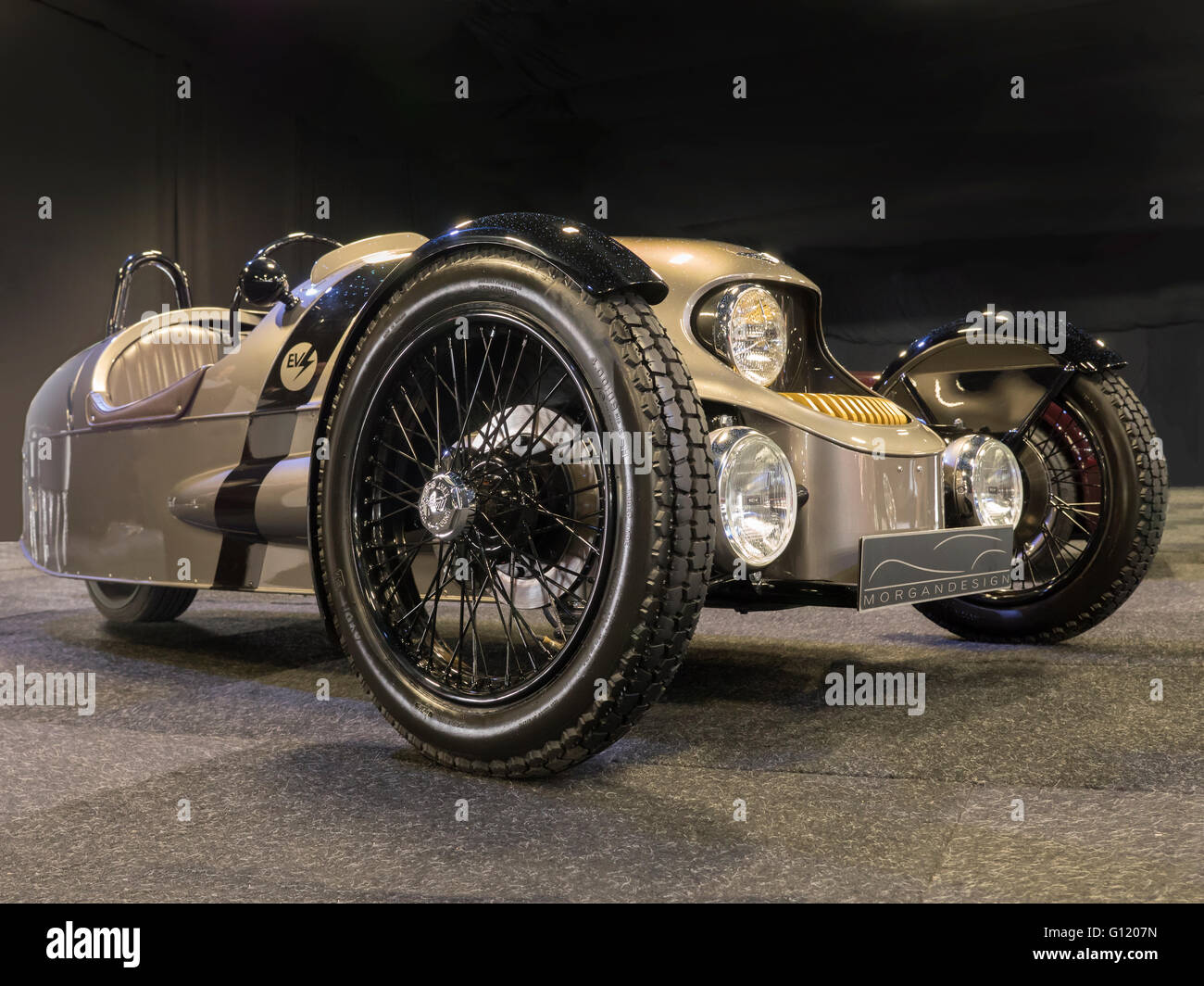 3 rad auto -Fotos und -Bildmaterial in hoher Auflösung – Alamy