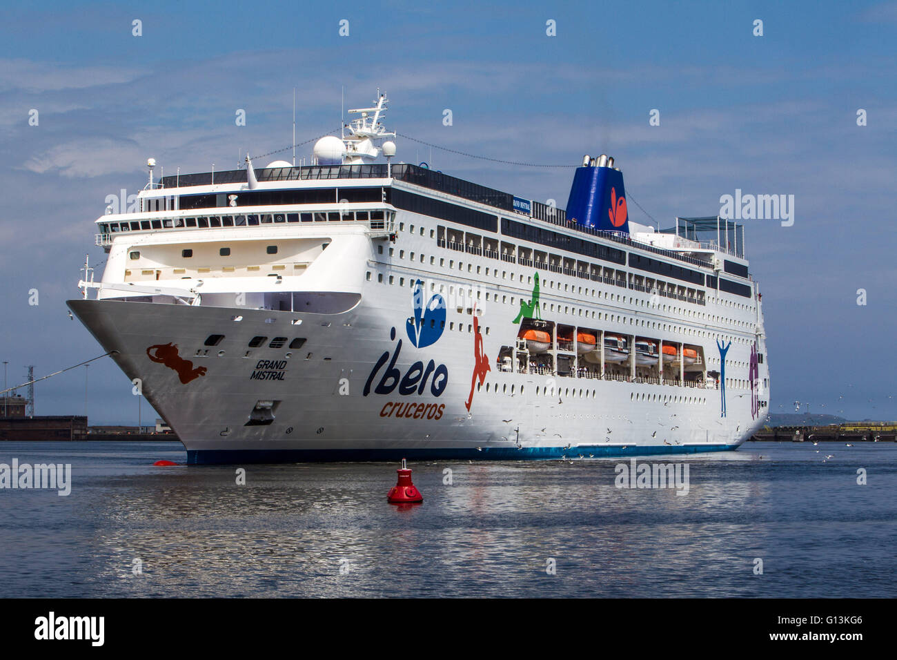 Mistral kreuzfahrtschiff -Fotos und -Bildmaterial in hoher Auflösung ...