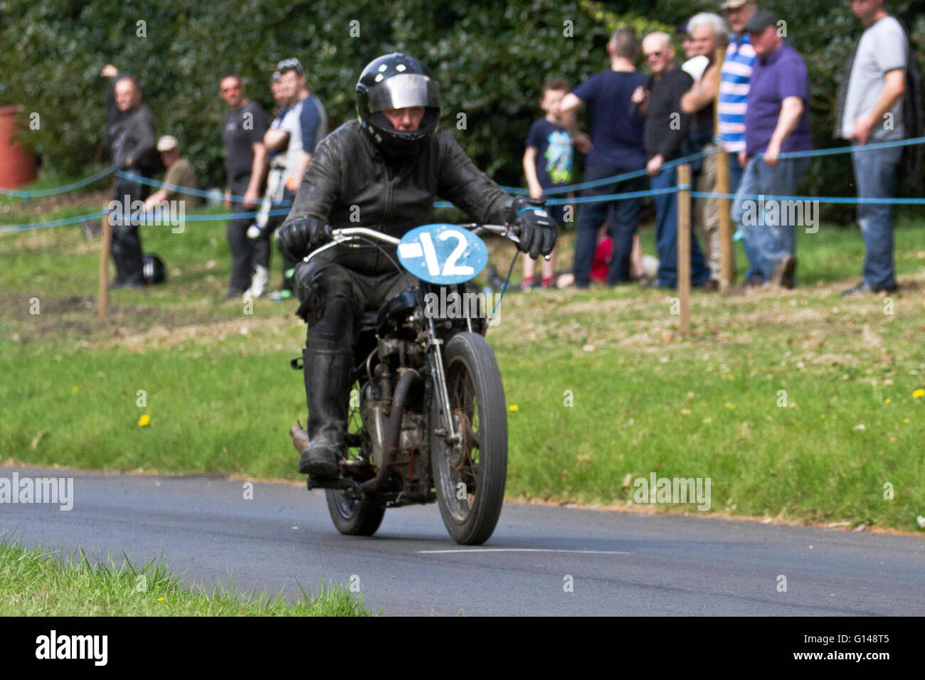 Chorley, Lancashire, UK. 8. Mai 2016. 12, Tony Bracey, Velocette, 1936 ...