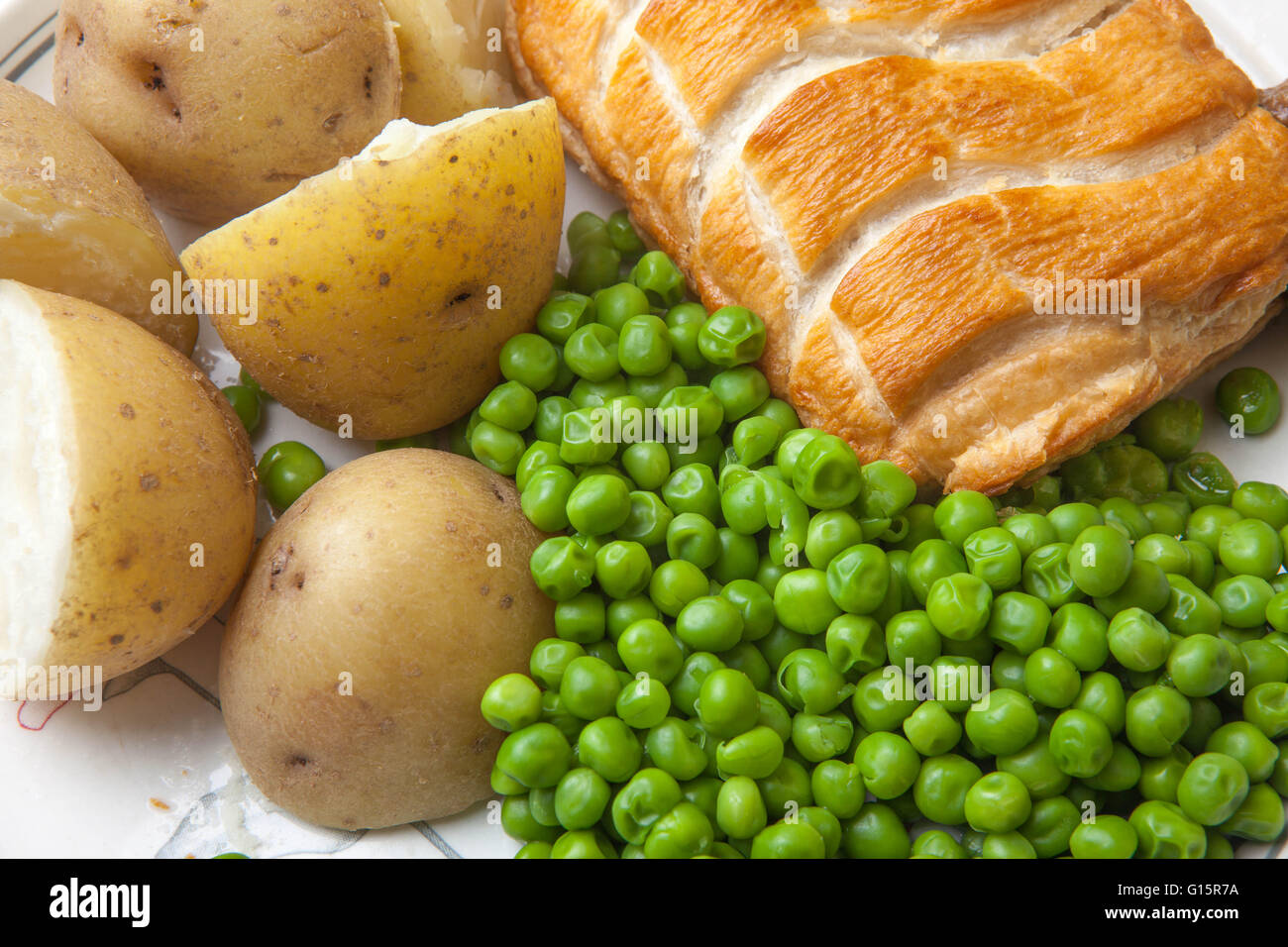 Voller teller essen -Fotos und -Bildmaterial in hoher Auflösung – Alamy