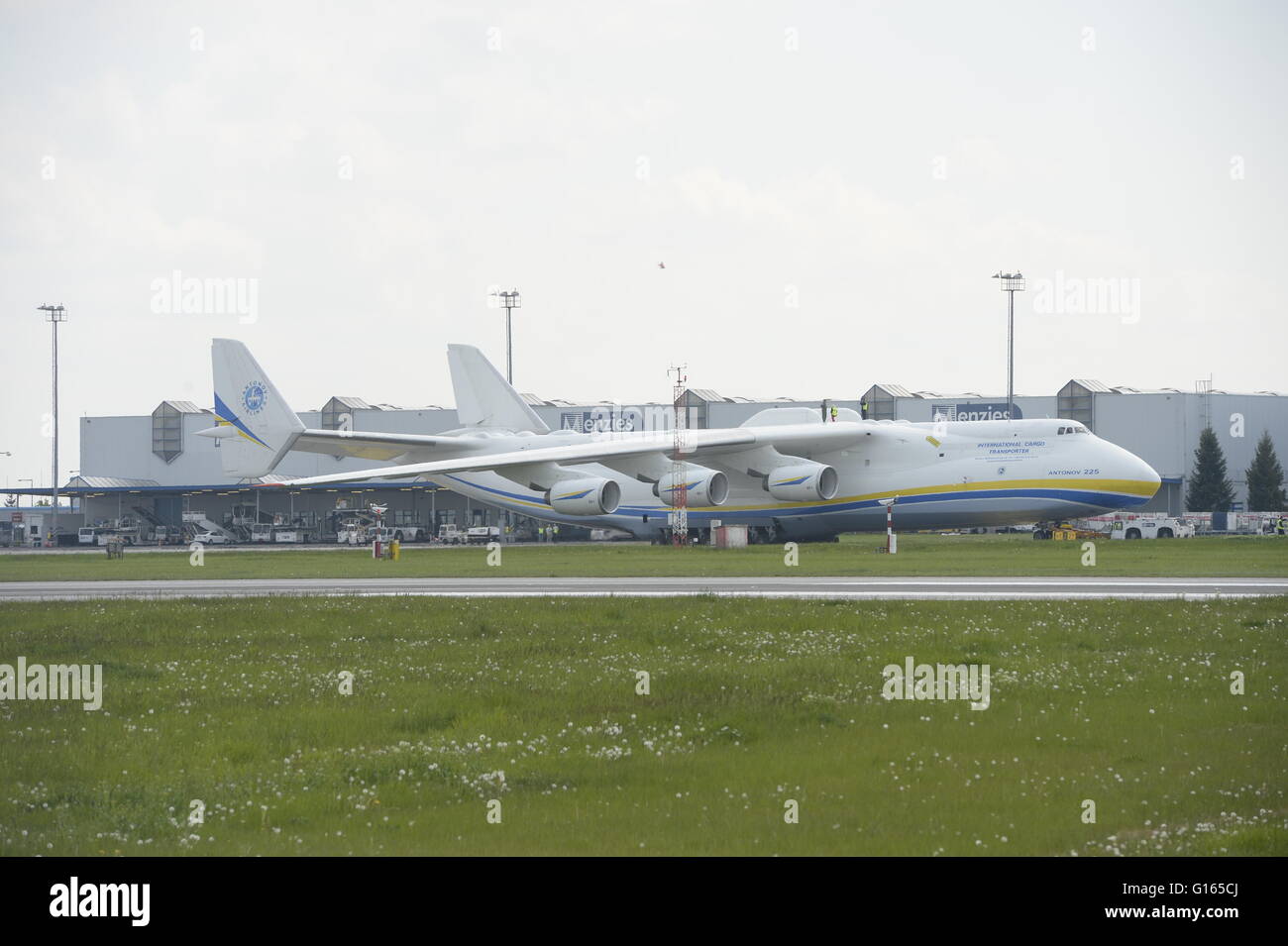 Antonov an 225 mriya -Fotos und -Bildmaterial in hoher Auflösung ...