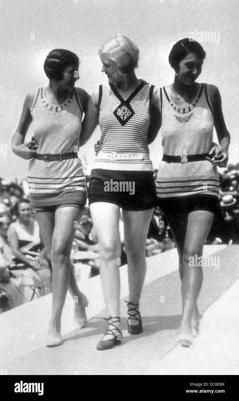 Unter dem Titel: "Bademode auf Laufsteg Deauville Frankreich, 1928 ...