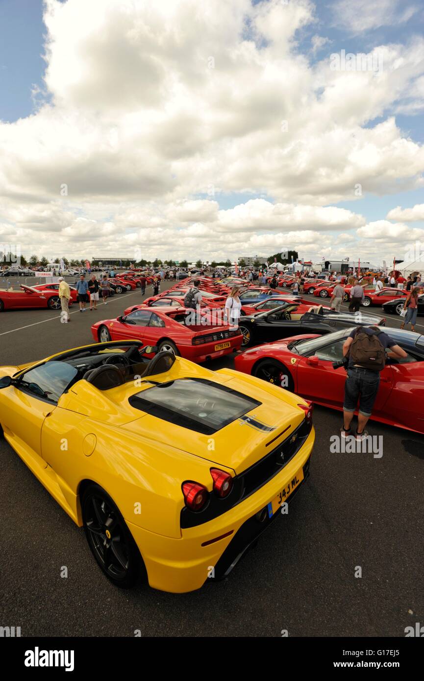 Ferrari rot -Fotos und -Bildmaterial in hoher Auflösung – Alamy