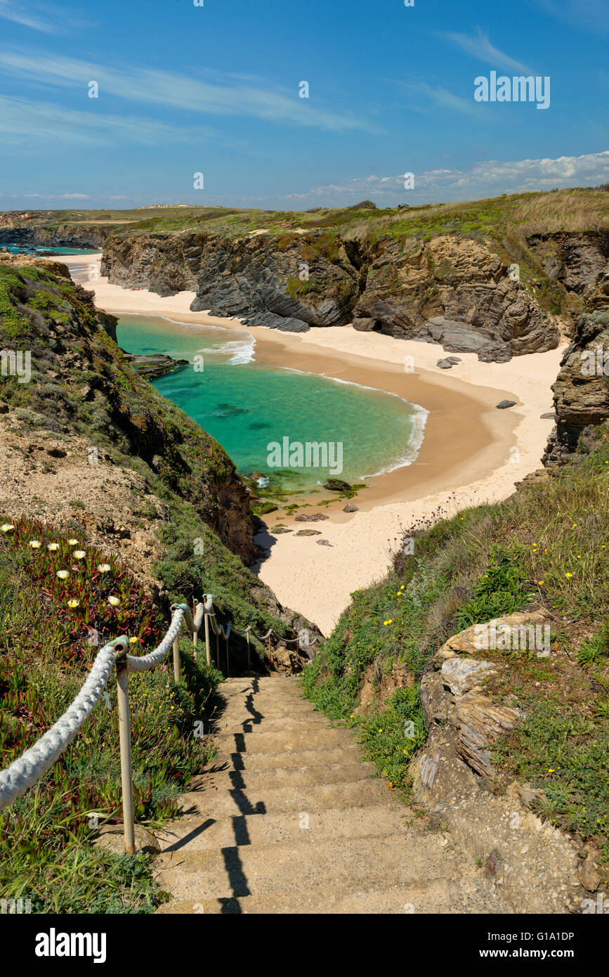 Portugal, das Alentejo, die Costa Vicentina, Praia da Samoqueira, Porto ... Portugal, das Alentejo, die Costa Vicentina, Praia da Samoqueira, Porto ...
