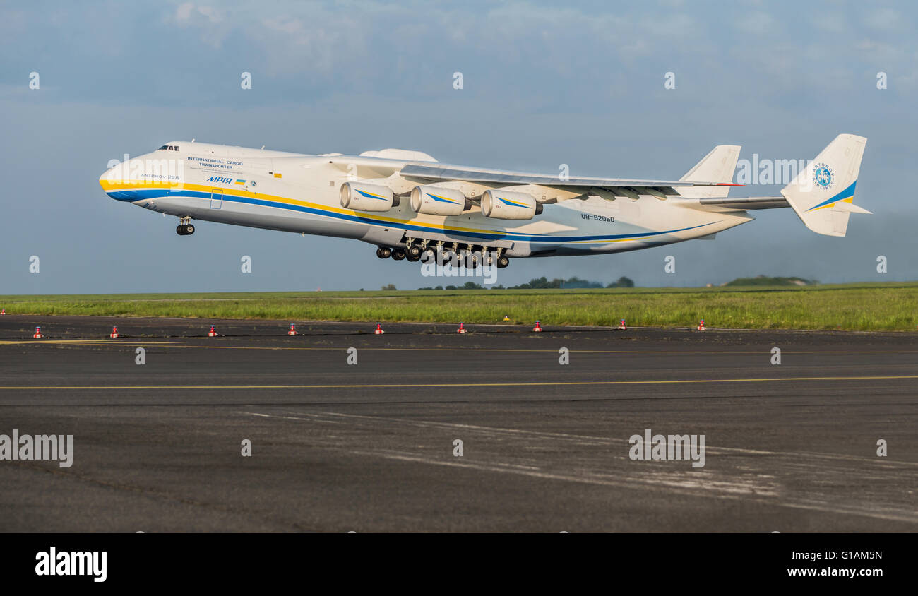 Antonov an 225 mriya -Fotos und -Bildmaterial in hoher Auflösung ...