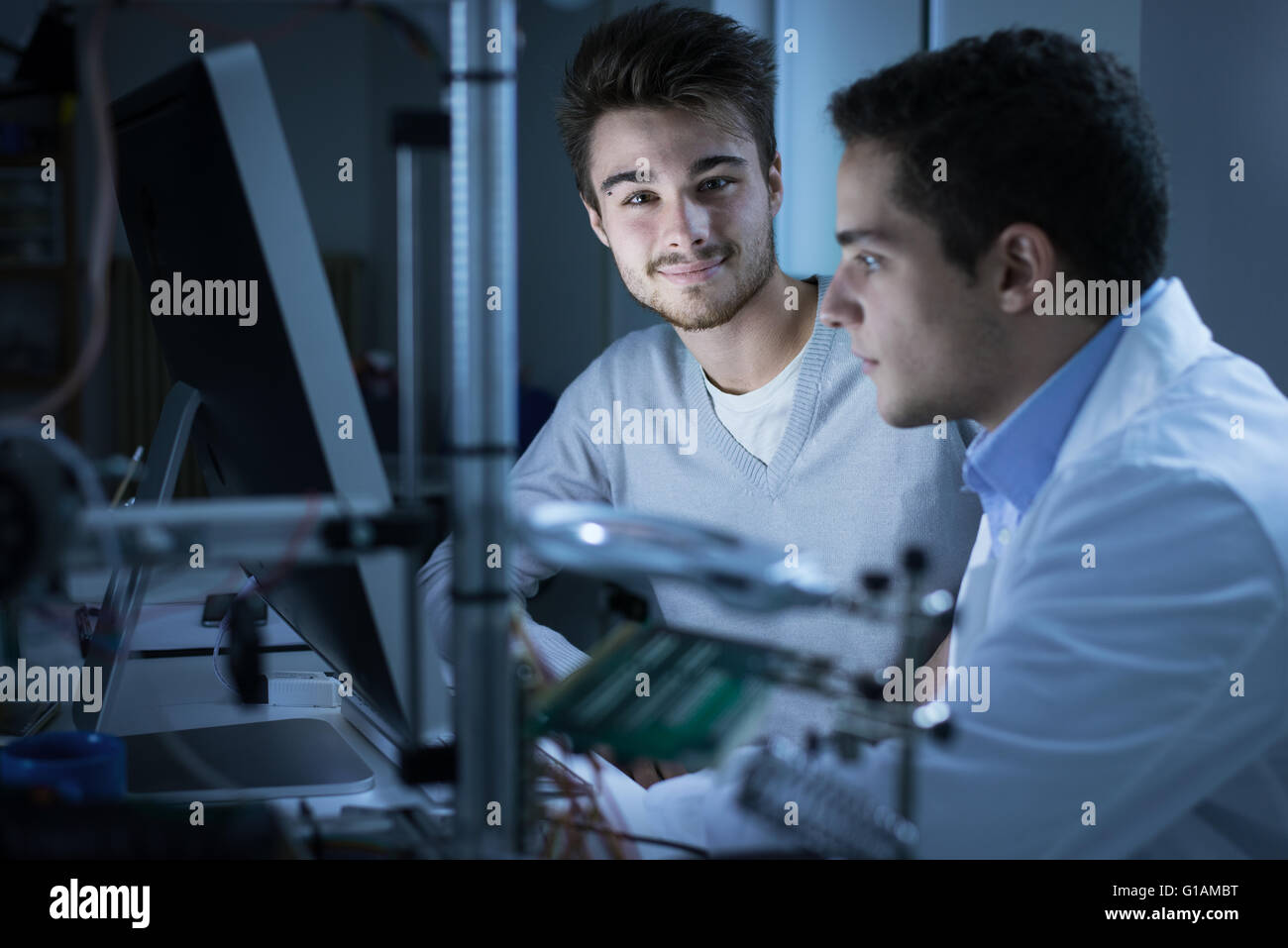 Elektronische nacht -Fotos und -Bildmaterial in hoher Auflösung – Alamy