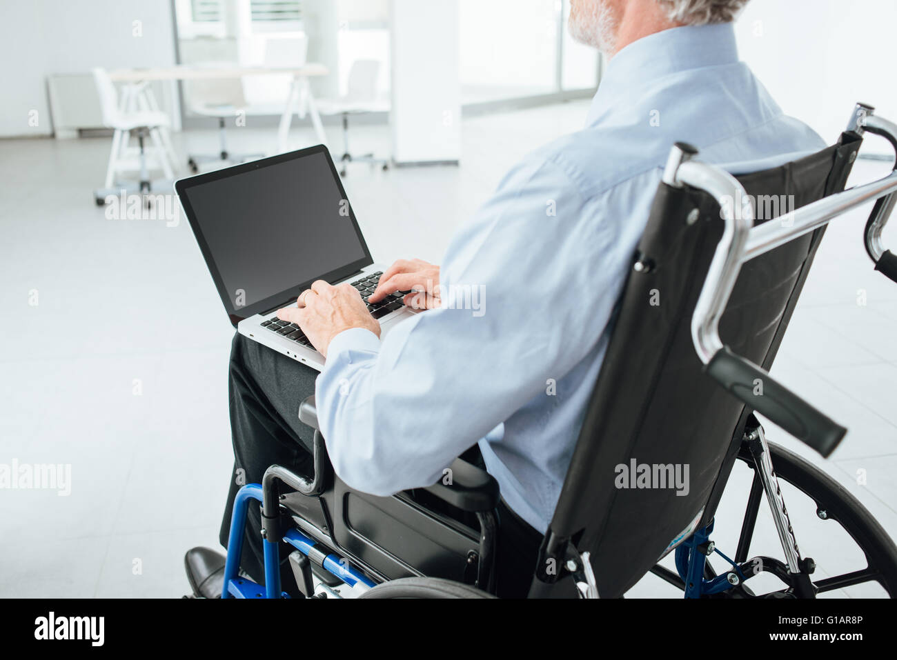 Behinderte Person Mit Computer Stockfotos und -bilder Kaufen - Alamy