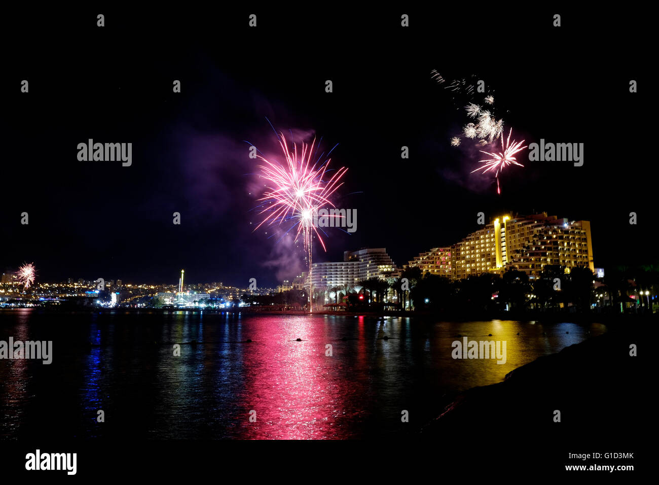 Fireworks celebration israel israeli -Fotos und -Bildmaterial in hoher ...