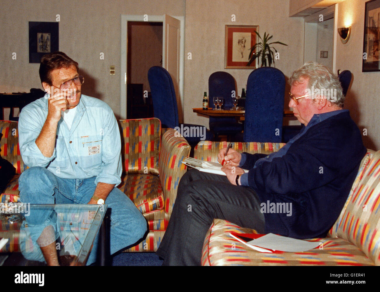 Der Deutsche Schauspieler Götz George Beim Interview, 1980er Jahre ...