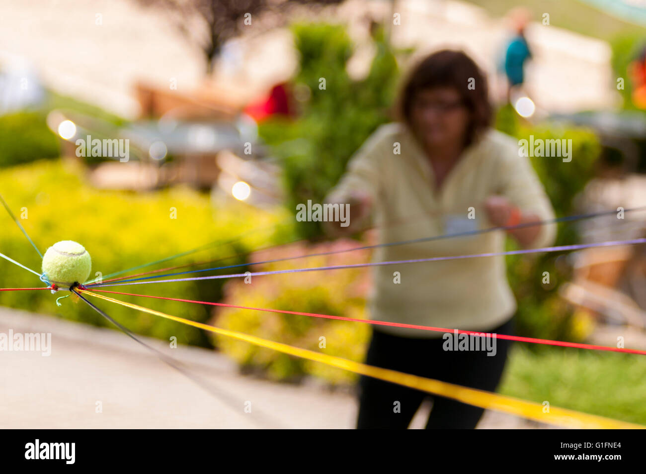 Teambuilding teamarbeit -Fotos und -Bildmaterial in hoher Auflösung – Alamy