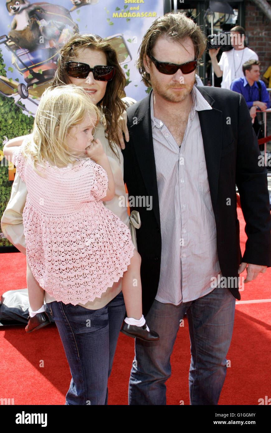 Chris Henchy, Rowan Francis Henchy und Brooke Shields bei der Los ...